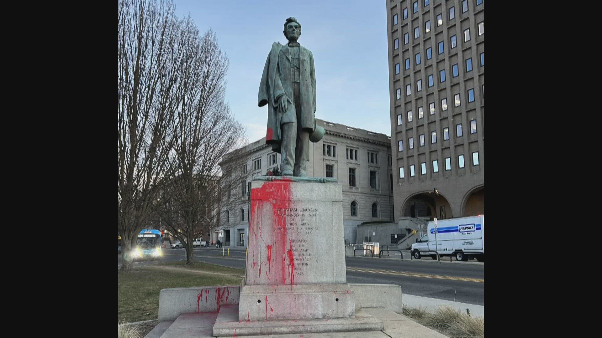 Statue of Abraham Lincoln in downtown Spokane vandalized