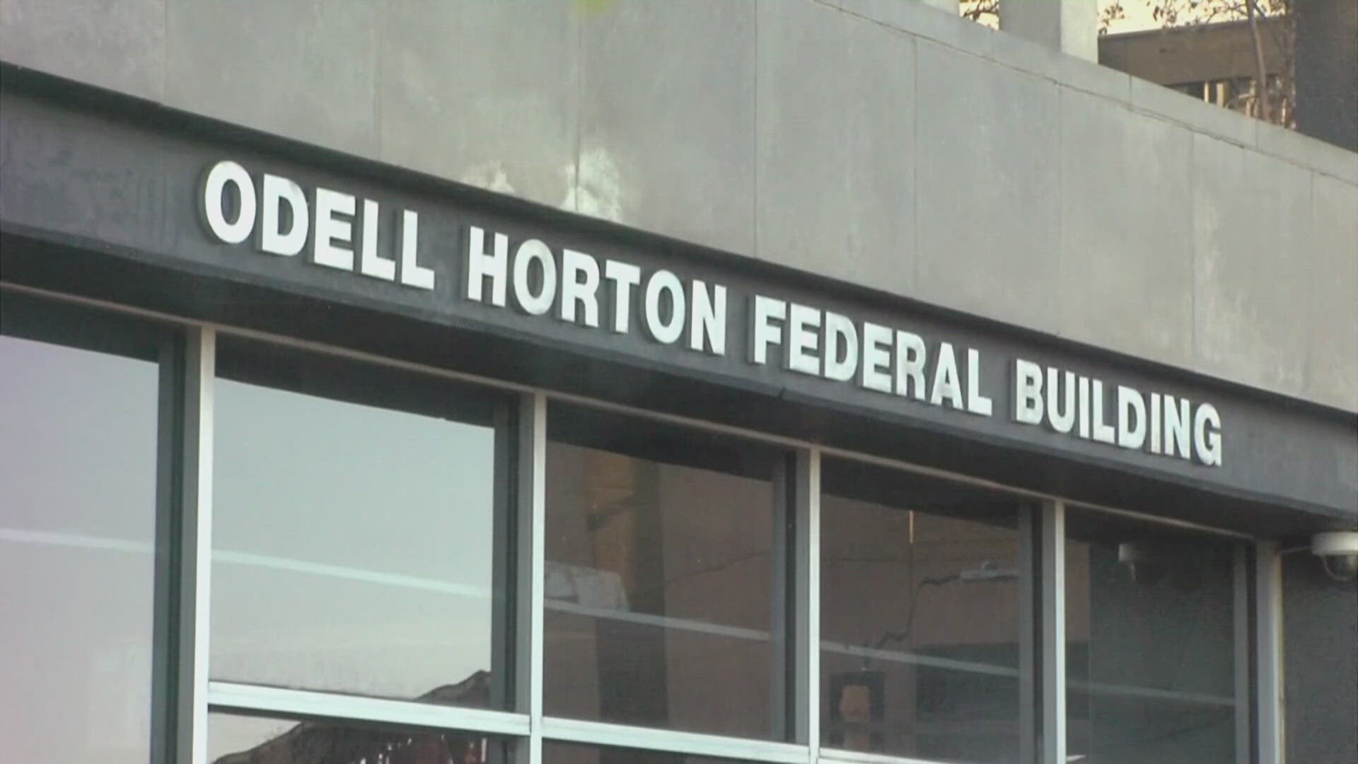 No verdict reached on first day of jury deliberation in trial of ...