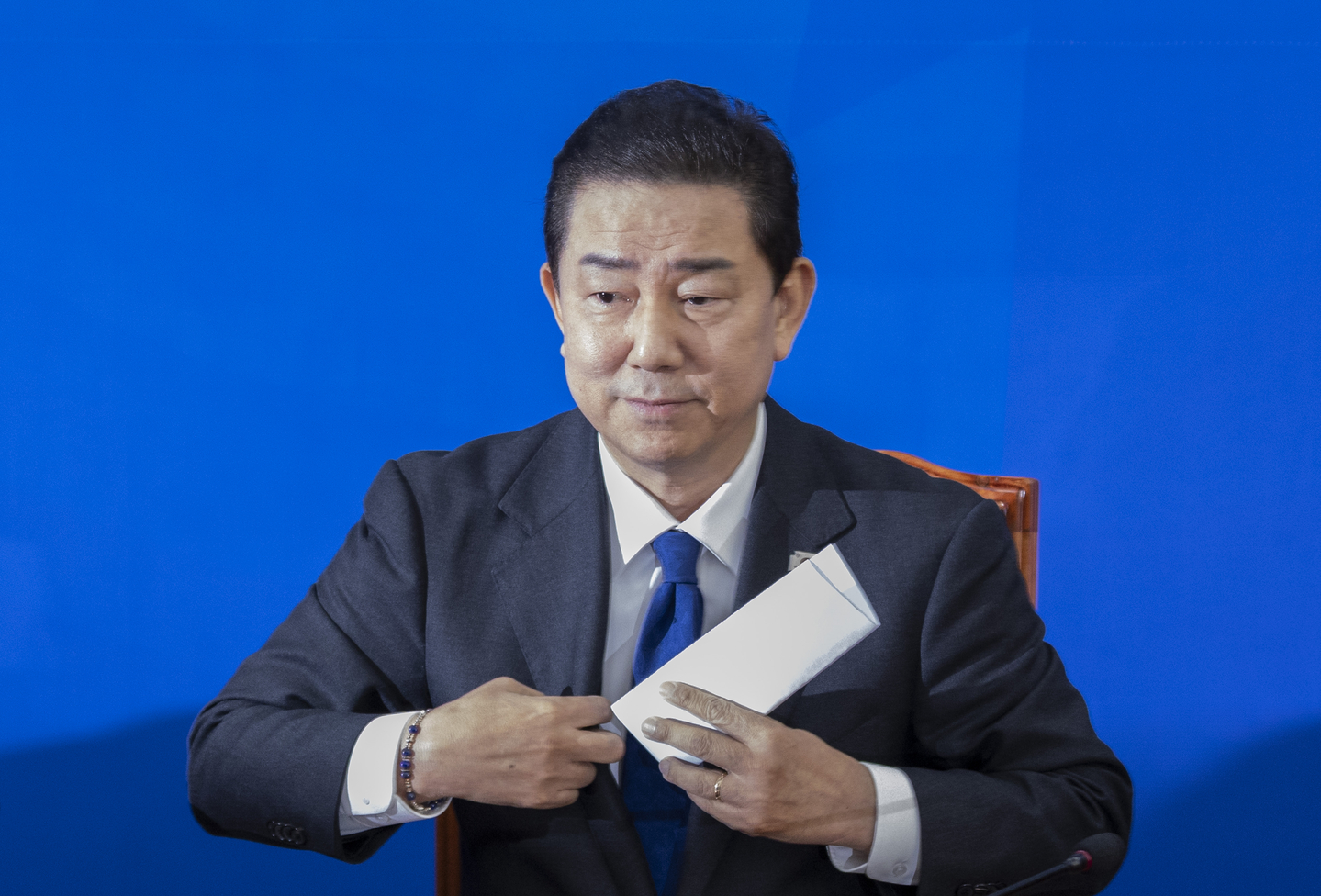 Democratic Party's floor leader resigns amid allegations of misconduct ...