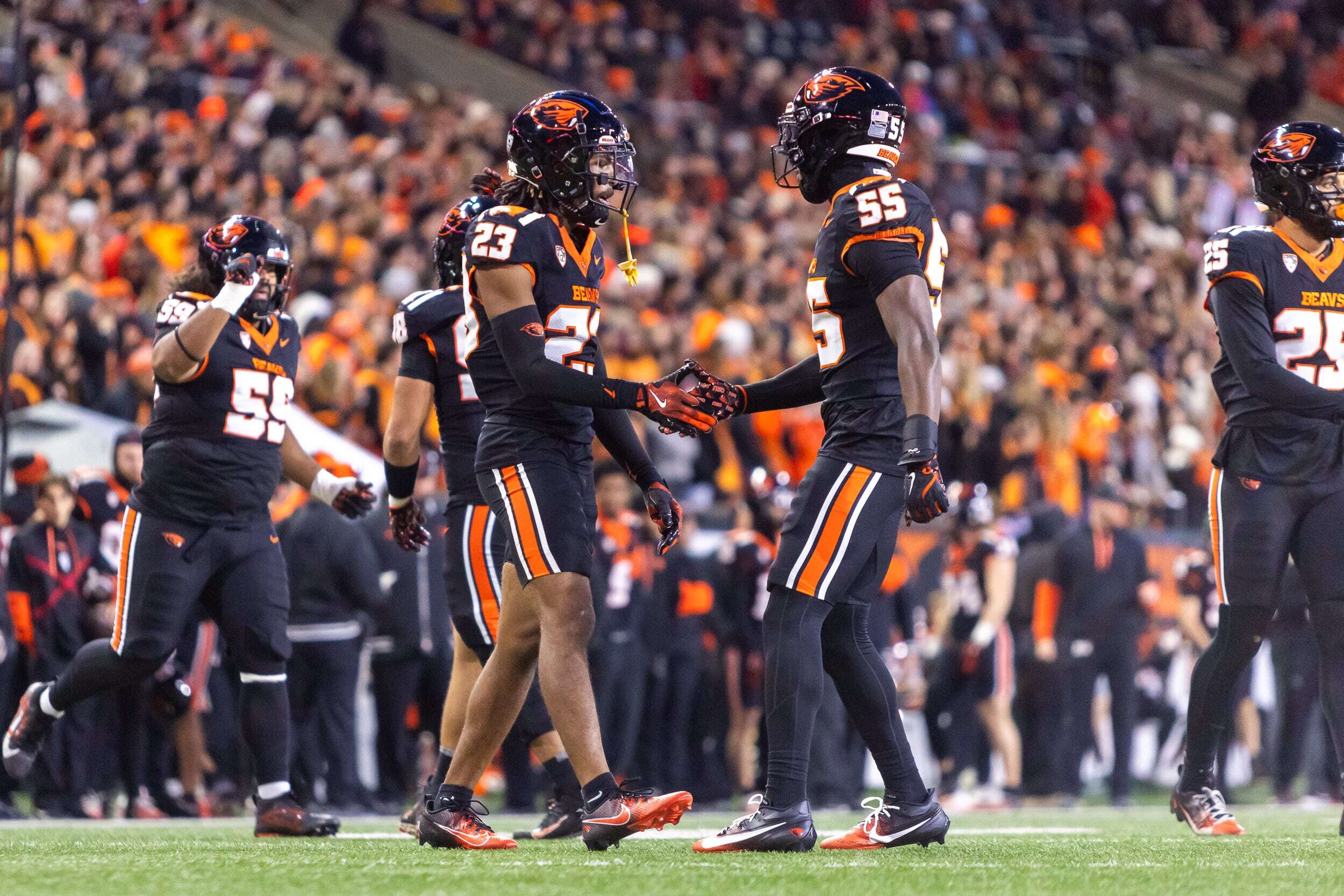 Oregon State linebacker, former high school state champion, enters ...