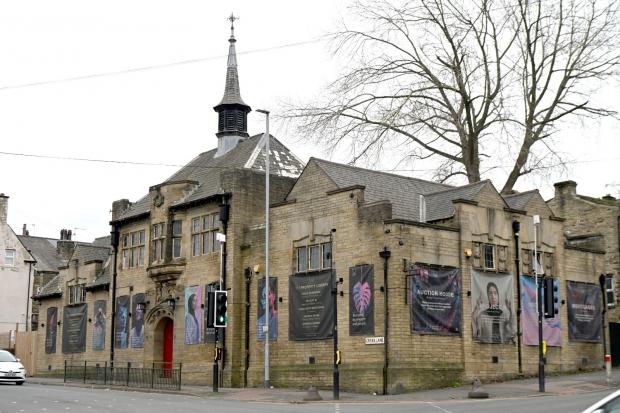 Inspector dismisses appeal to keep advertising banners on Grade II ...