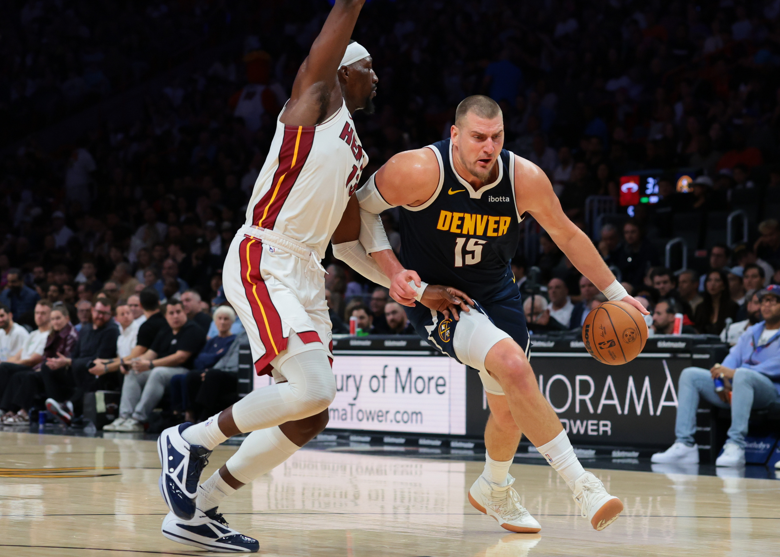 Nikola Jokic suffers left knee injury Monday