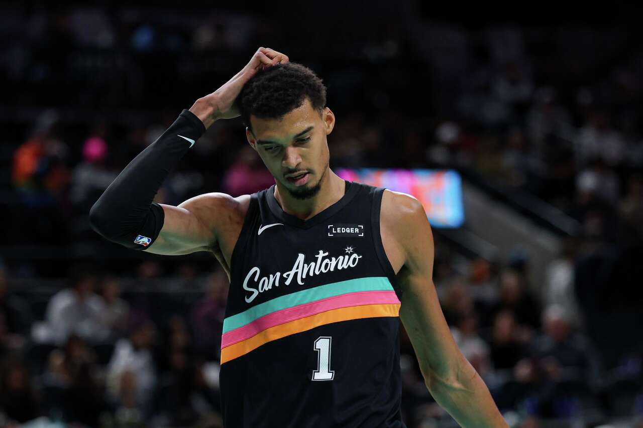 3 takeaways as Spurs collapse late against Cavaliers