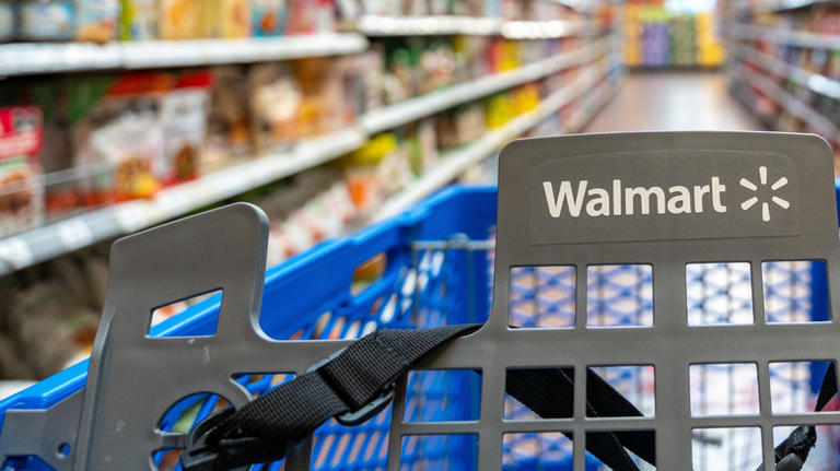 This little-known Walmart perk lets you earn cash back on your purchases