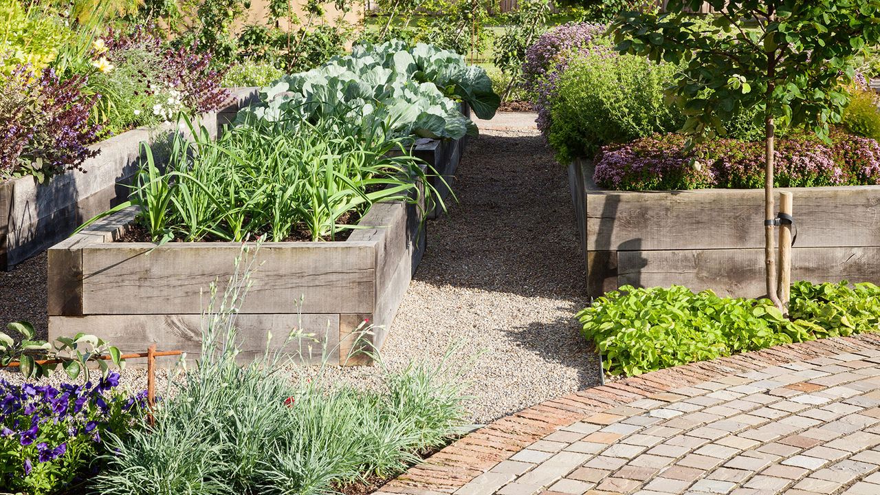 This 8ft long metal raised garden bed just dropped to $110 at Walmart