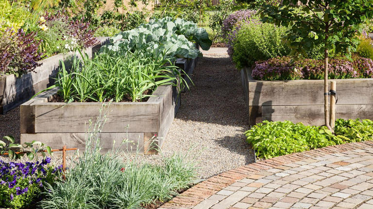This 8ft long metal raised garden bed just dropped to $110 at Walmart