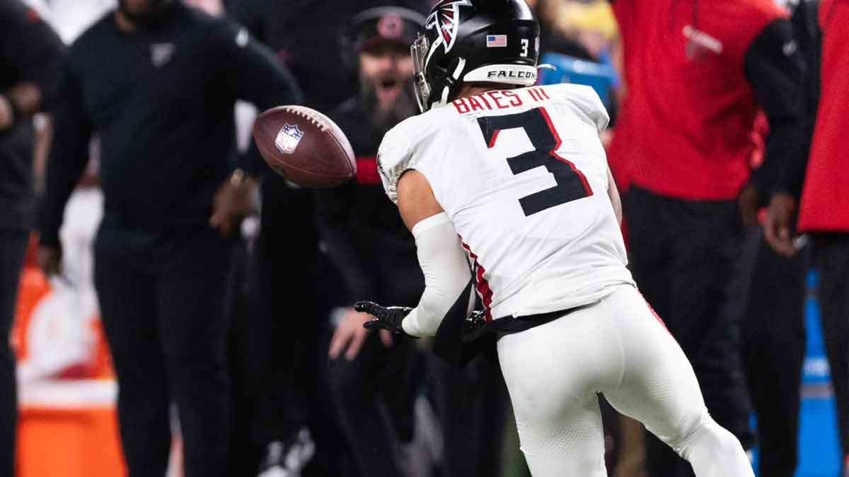 Falcons safety Jessie Bates pick-6 sends Rams fans into a panic