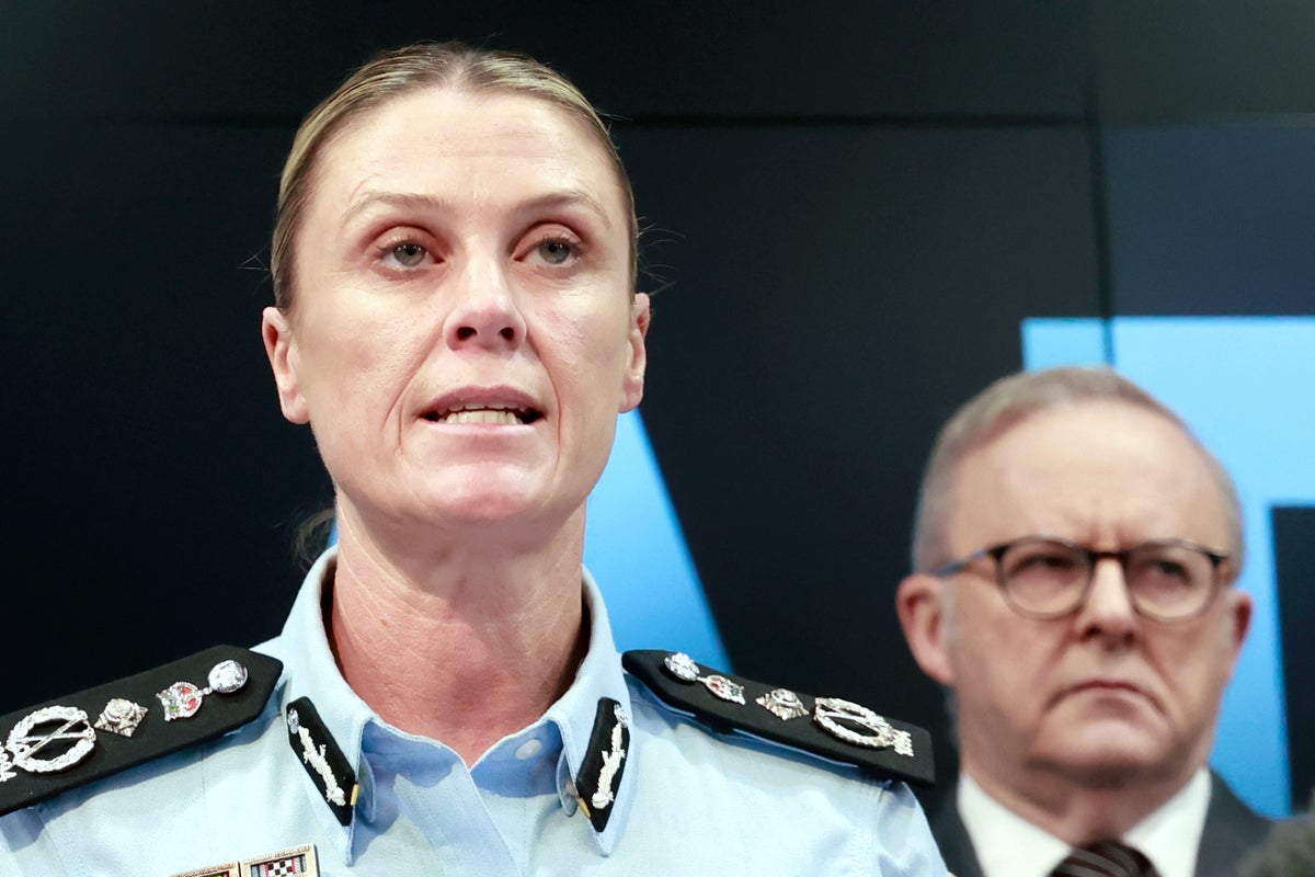 Bondi attack suspects not part of 'broader terrorist cell'