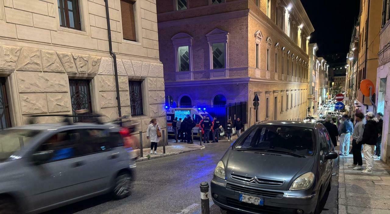 Jeans non pagato, scoppia la rissa a bottigliate: daspo a 9 giovani ...