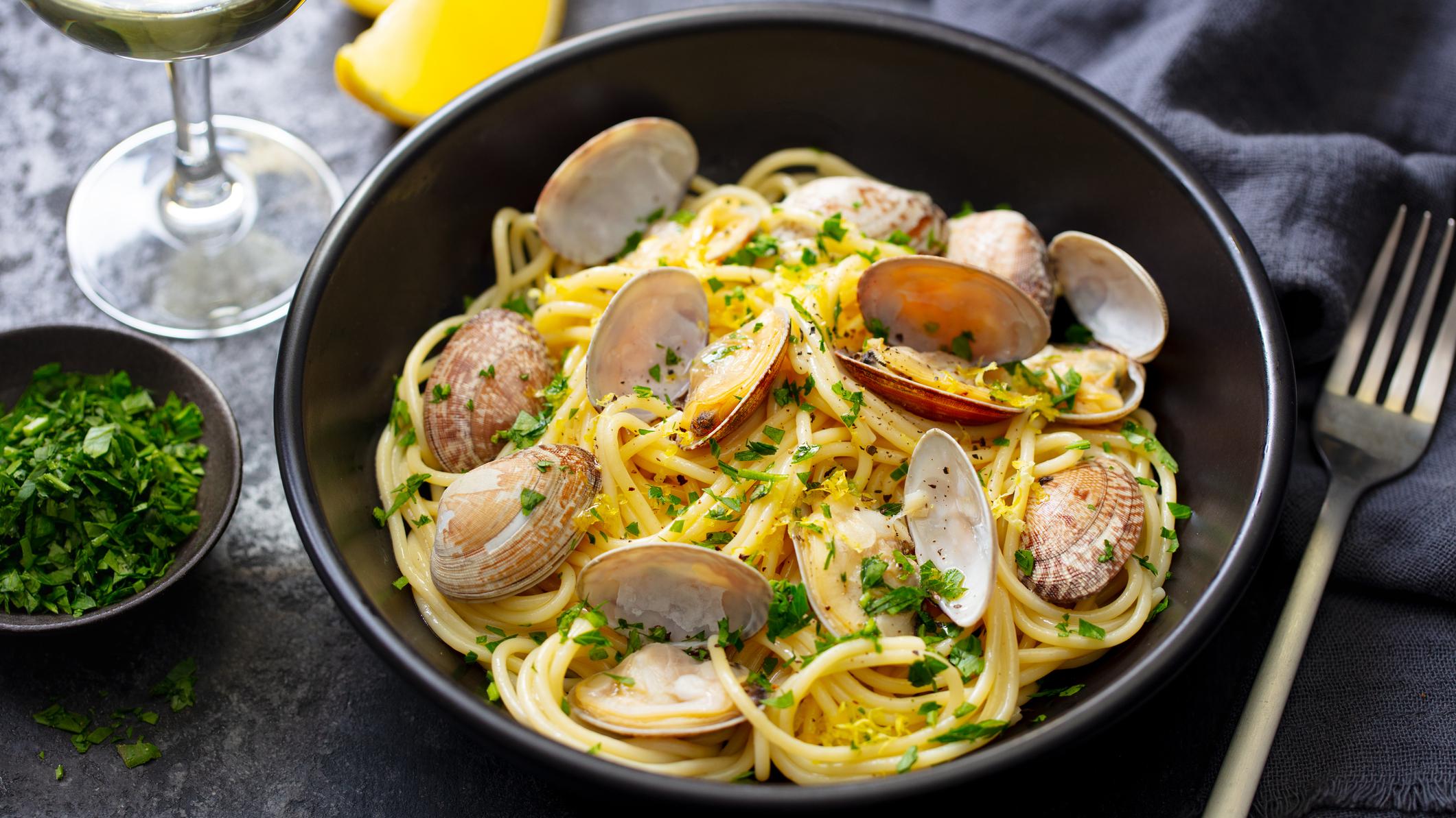 Spaghetti alle vongole: 7 errori da non fare per prepararli perfetti ...