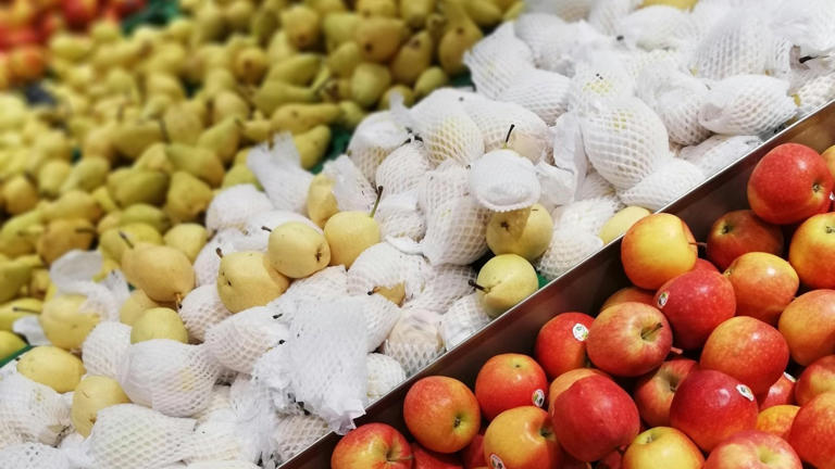 Apple vs pear: Which is healthier for weight loss?