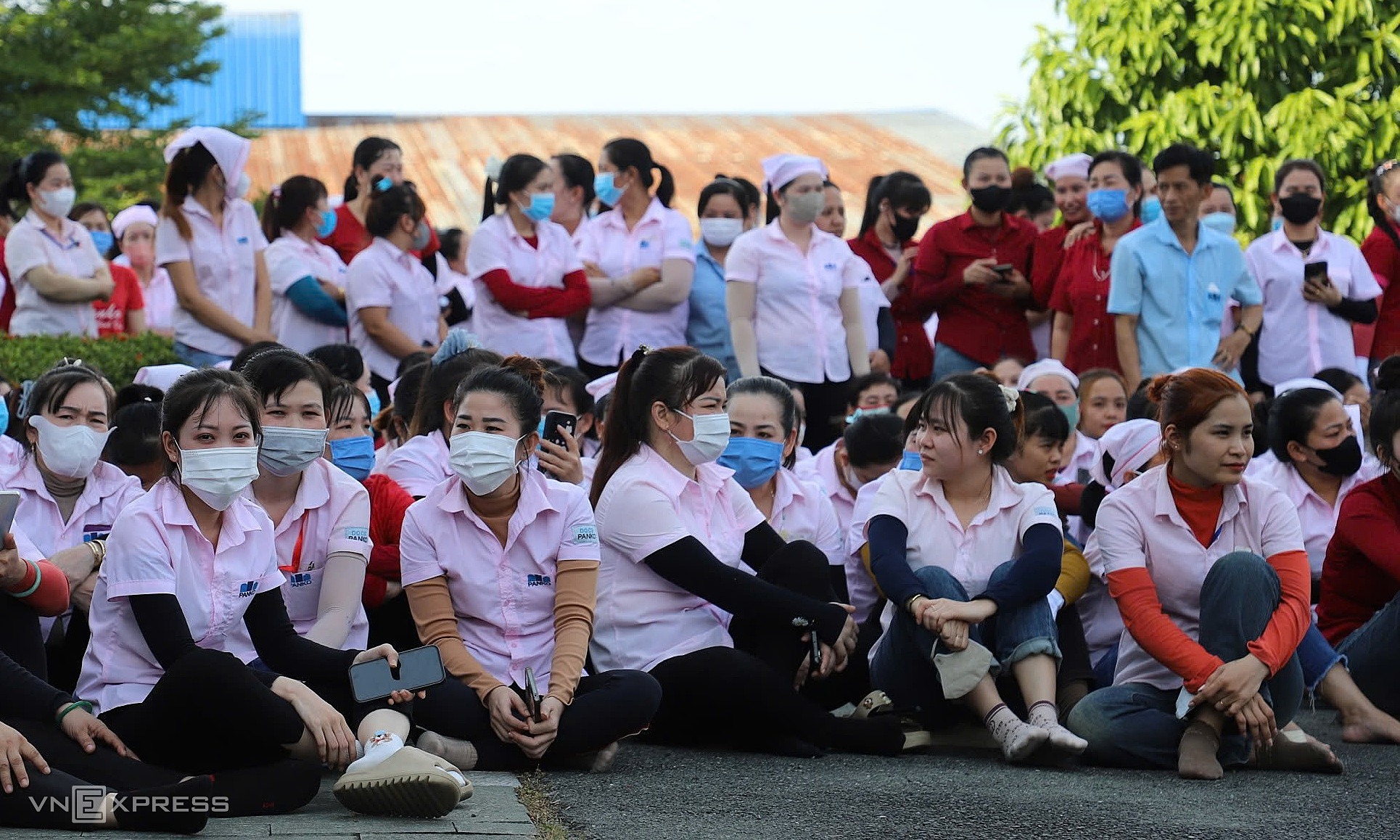 Over 2,700 HCMC workers to receive 13th-month salary bonus as Korean ...