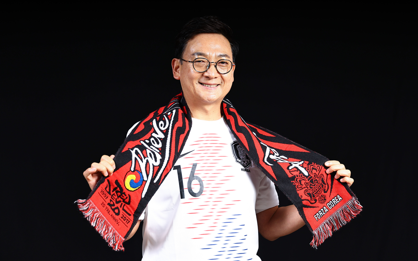 Bleeding red around the world: Korean football superfan recounts past ...
