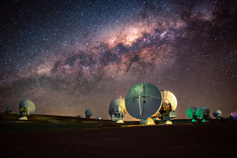 The Milky Way's chaotic center has an island of calm gas that can spawn ...