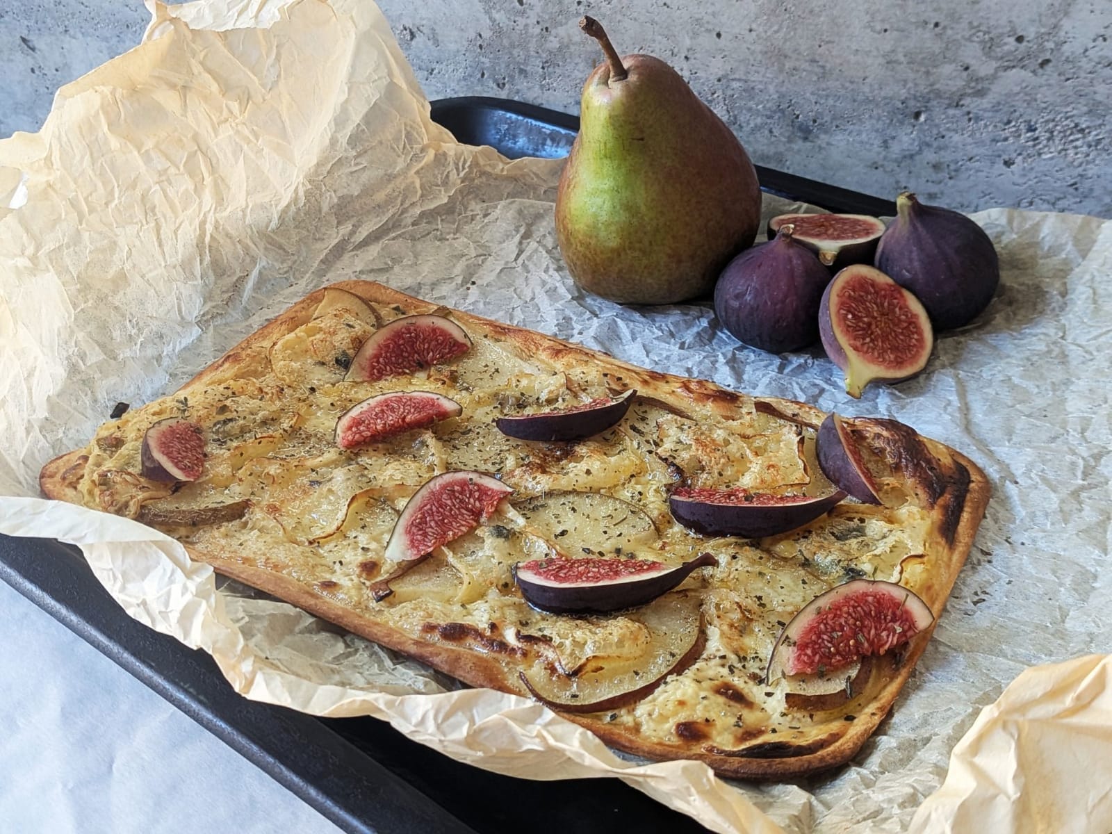 Flammkuchen recipe: French-German pizza with mustard cream and pear