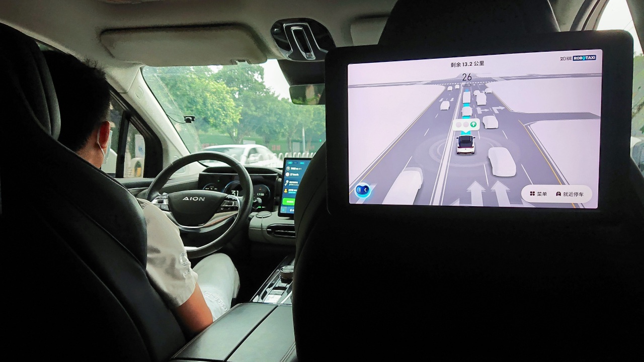 Humans are getting paid $22 to shut a robotaxi door