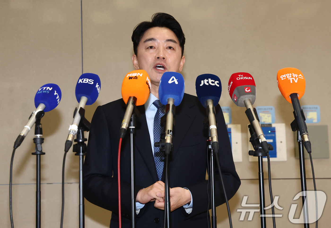 '특사' 귀국한 강훈식 "李정부 142억불 성과…K방산 4대강국 본격화"