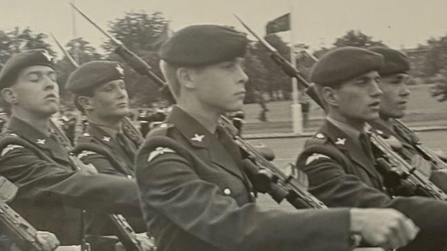 A jornada de 27 anos do homem que resolveu dar a volta ao mundo a pé ...