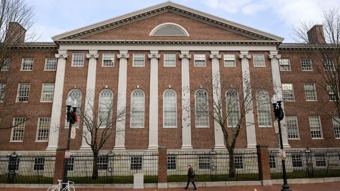 Why students shouldn't go to Harvard University for STEM