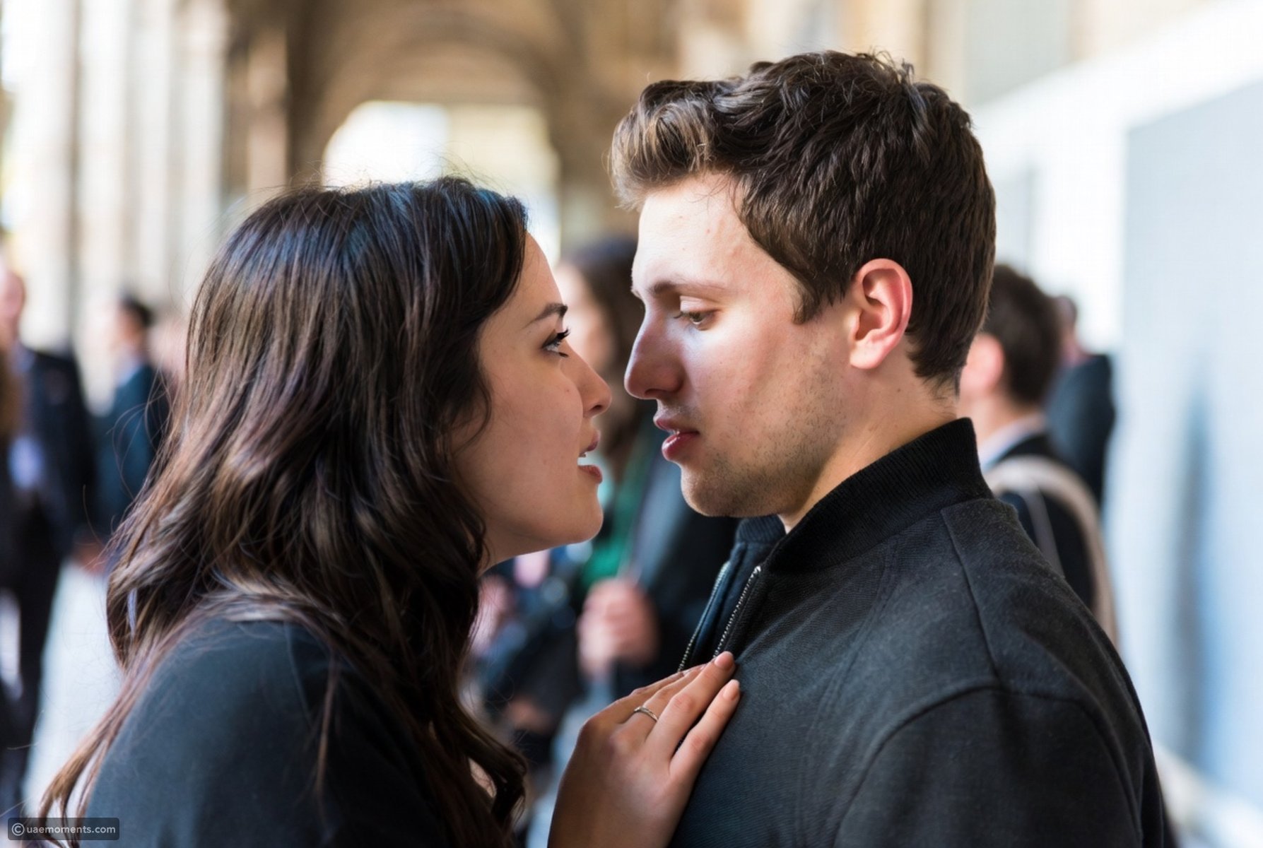 11 signals women think are flirty but men often perceive as desperate