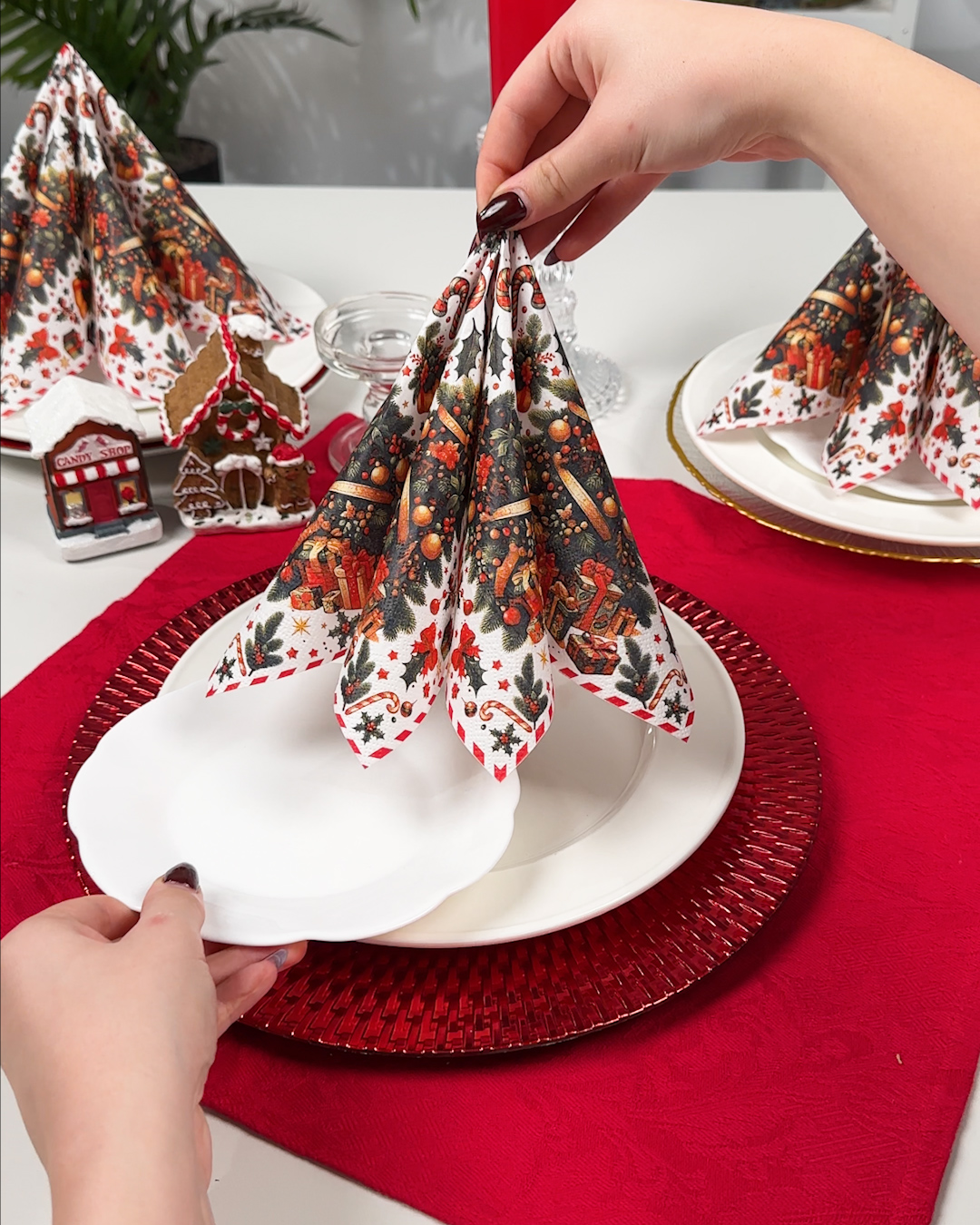 Festive napkin decor for the holidays🎄