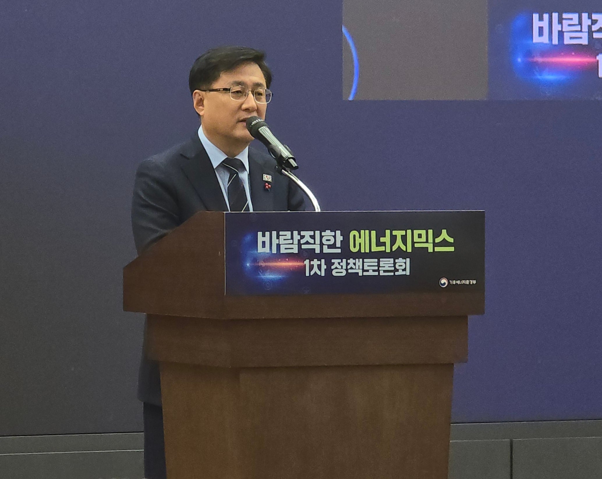 Climate ministry faces heated debate over new nuclear reactors