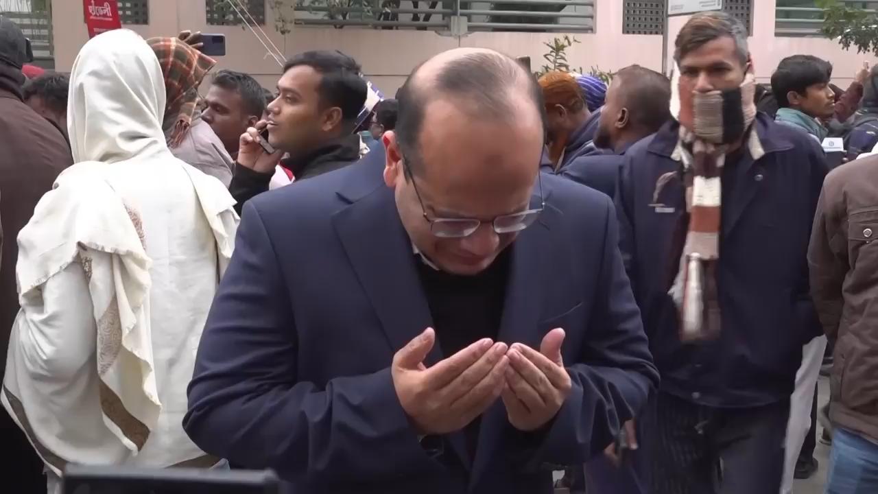 Scenes outside hospital after former Bangladeshi prime minister Khaleda ...