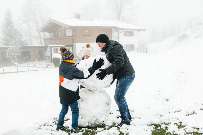 Ireland Snow: sub zero 'arctic blast' cause chaos as schools reopening ...