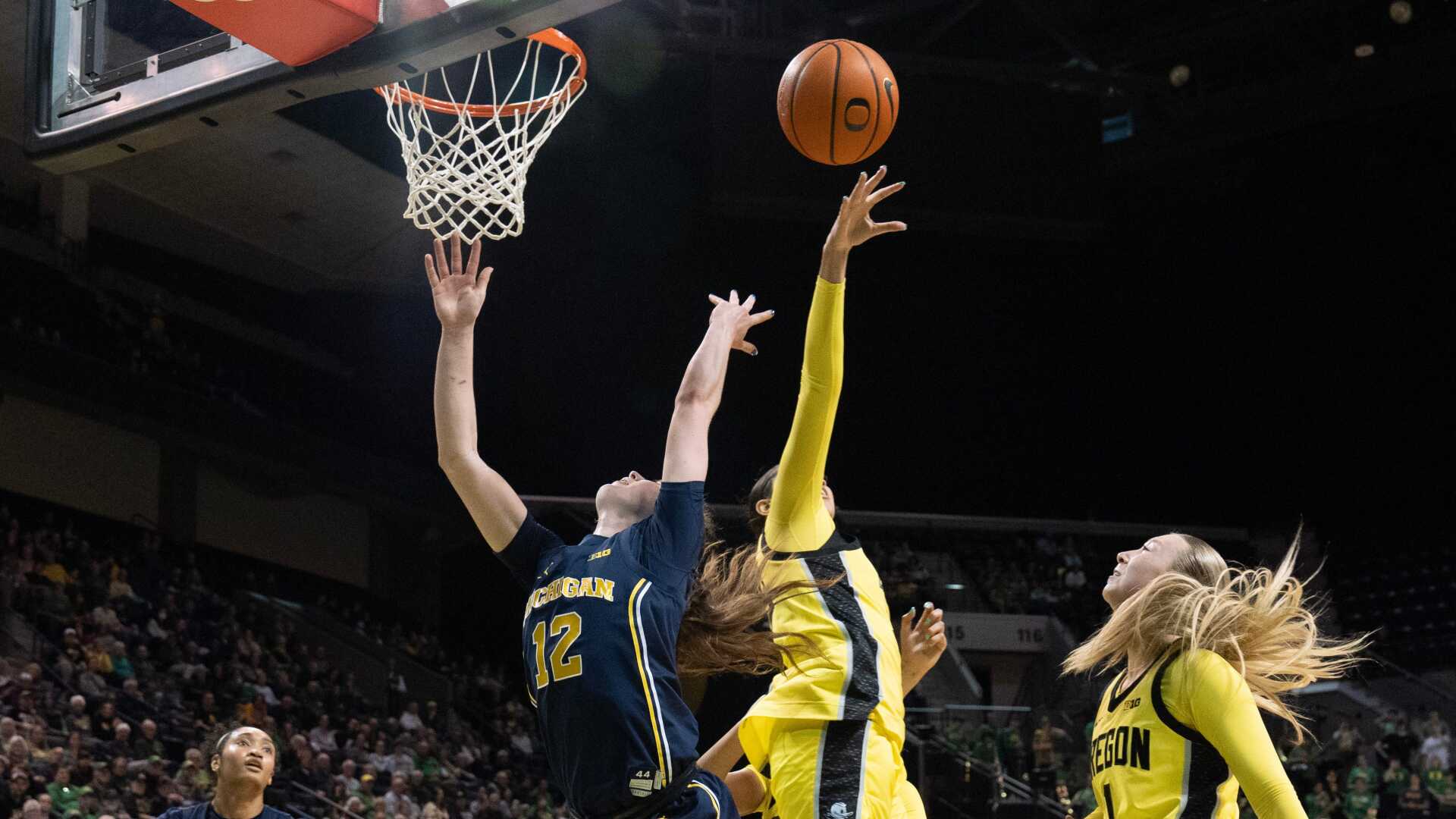 No. 6 Michigan women outlast Oregon 92-87 in double overtime