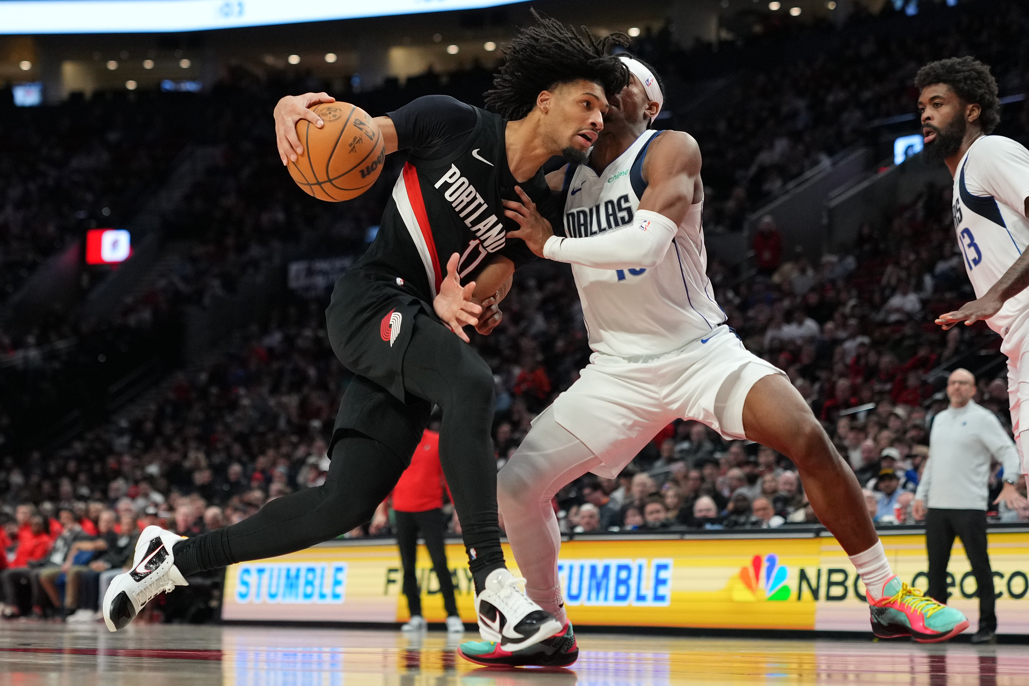 Blazers eke out win over Mavericks