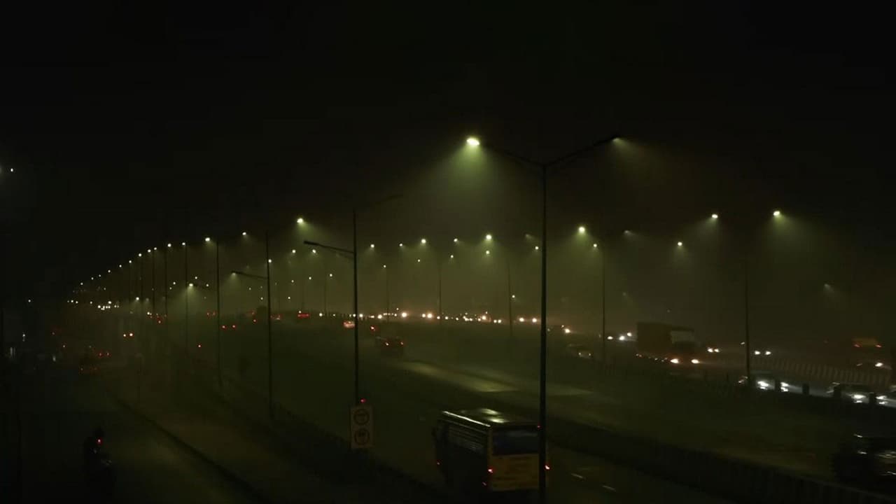 Delhi engulfed in dense fog, toxic air; IMD issues orange alert