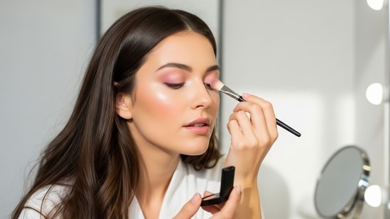 How to make your eyes look bigger: Tips and tricks by a makeup expert ...