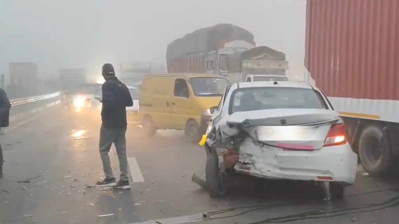 Fog mayhem in NCR: Multiple vehicles collide on Delhi–Sonipat road ...