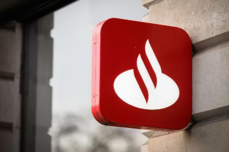 Santander says customers will get £100 for completing one task in January