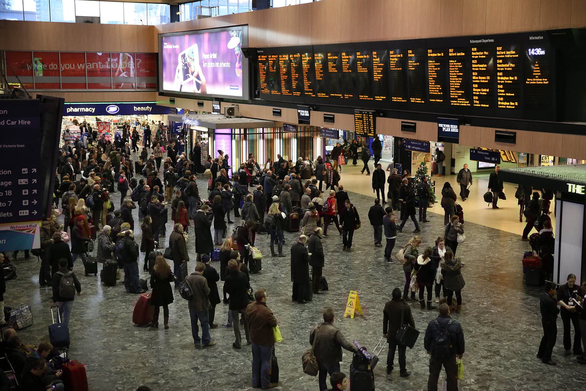 Overrunning engineering work disrupts services to Heathrow Airport