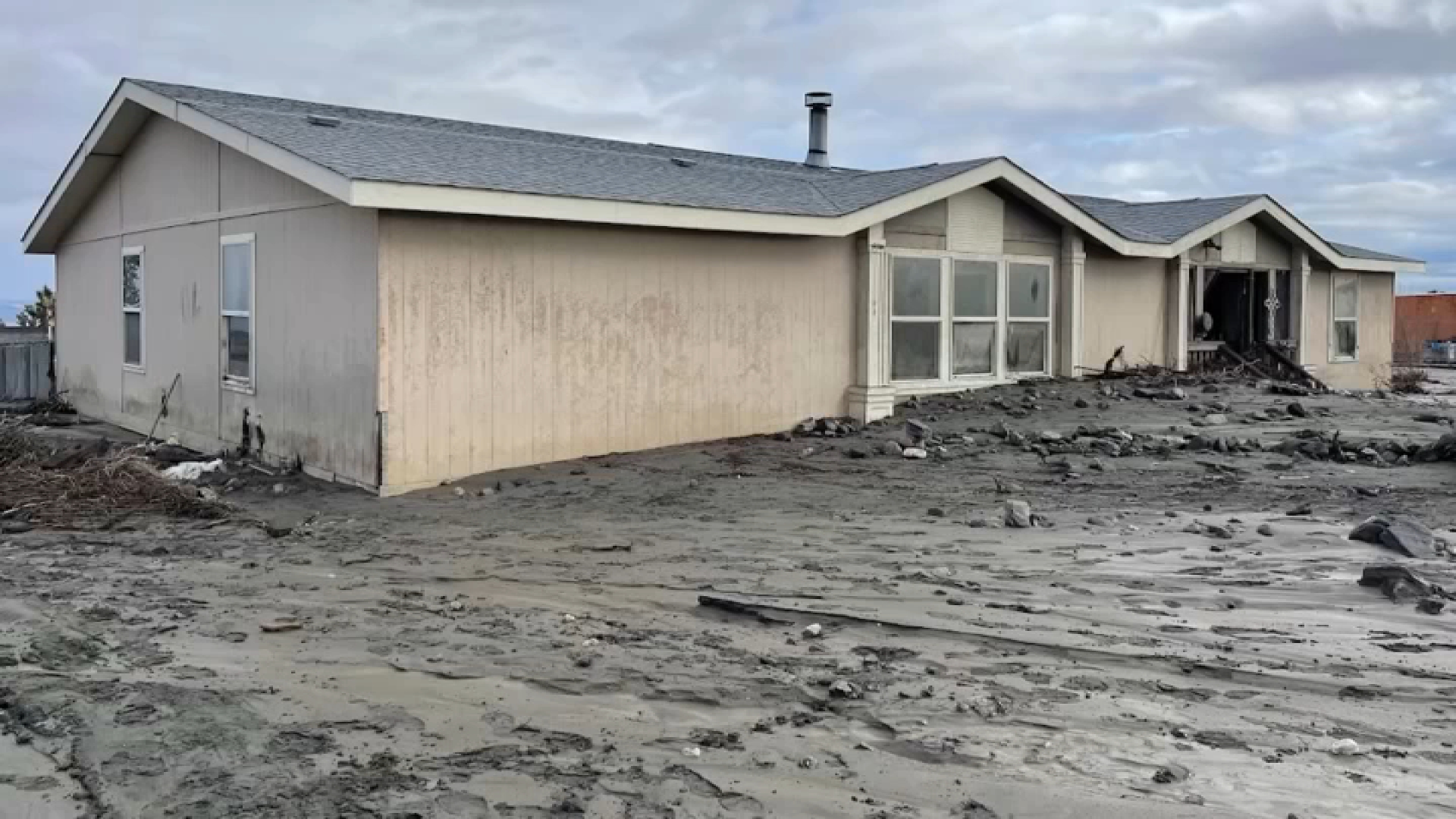 'It's a disaster.' Lytle Creek families brace for more rain as cleanup ...