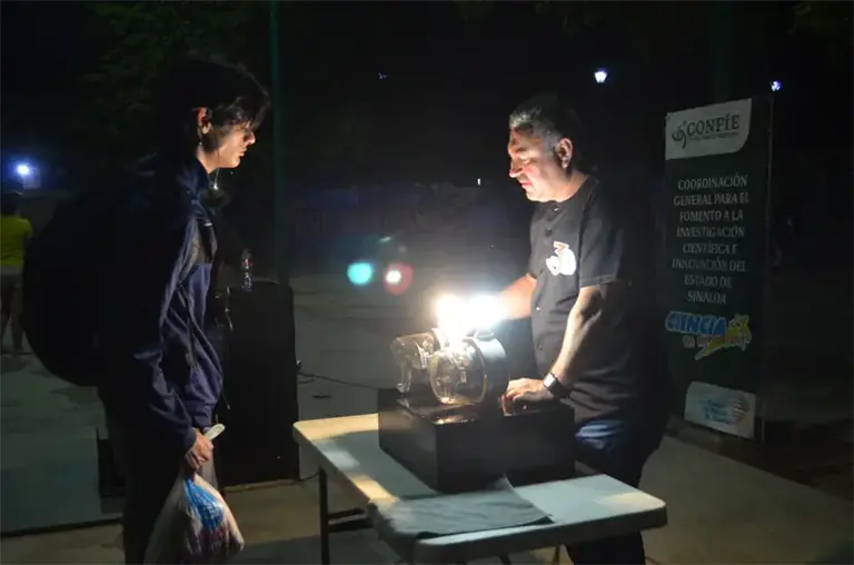 Descubrir, jugar y aprender: la ciencia llega al parque de la colonia ...