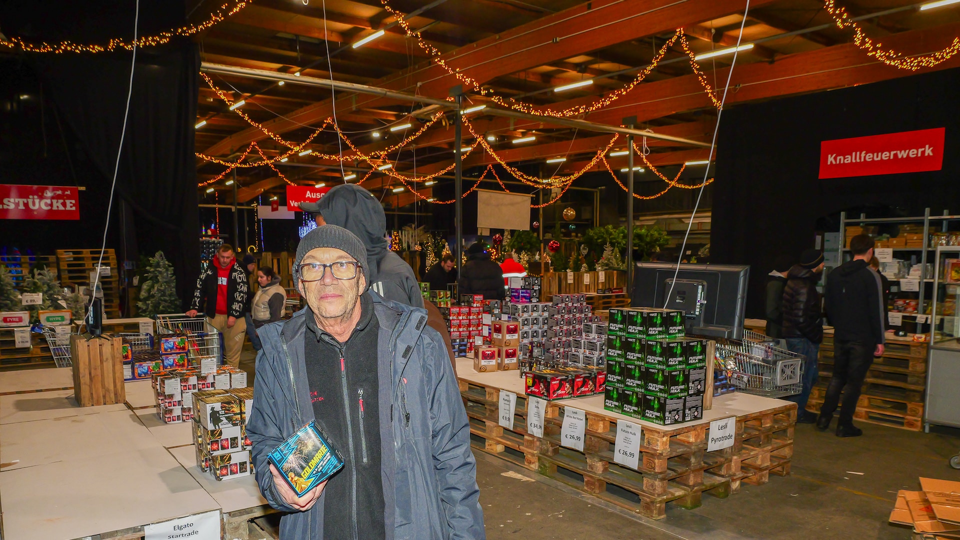 „Wir haben nichts mehr“: Run auf Polen-Feuerwerk – Kunden kaufen für ...