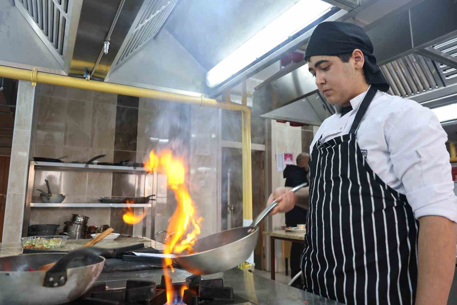 Fabrika gibi lise: Bir yılda 19 milyon ciro