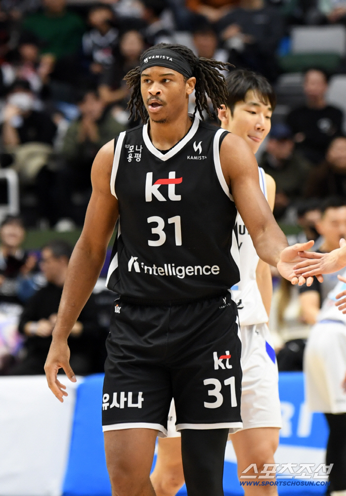 Hicks has good offense in the early stages of the game