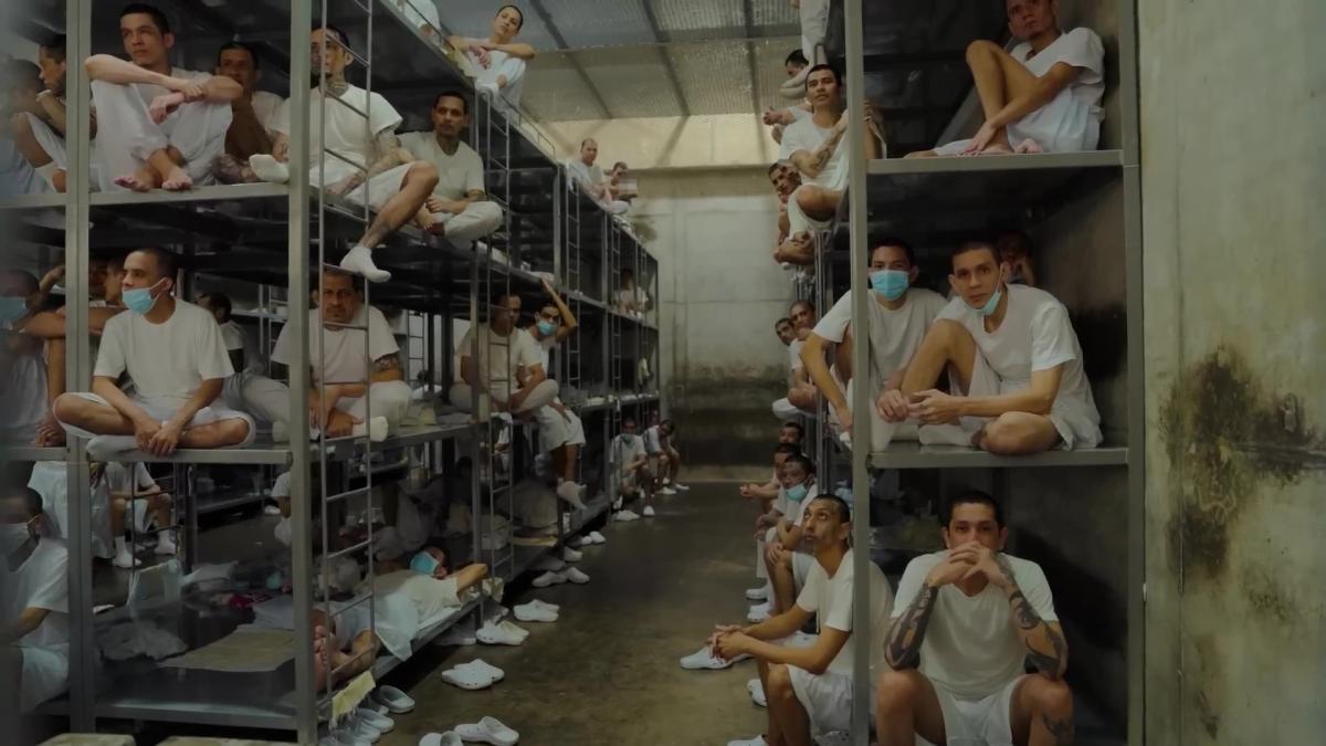 Así es el CECOT de El Salvador por dentro: la megacárcel de máxima ...