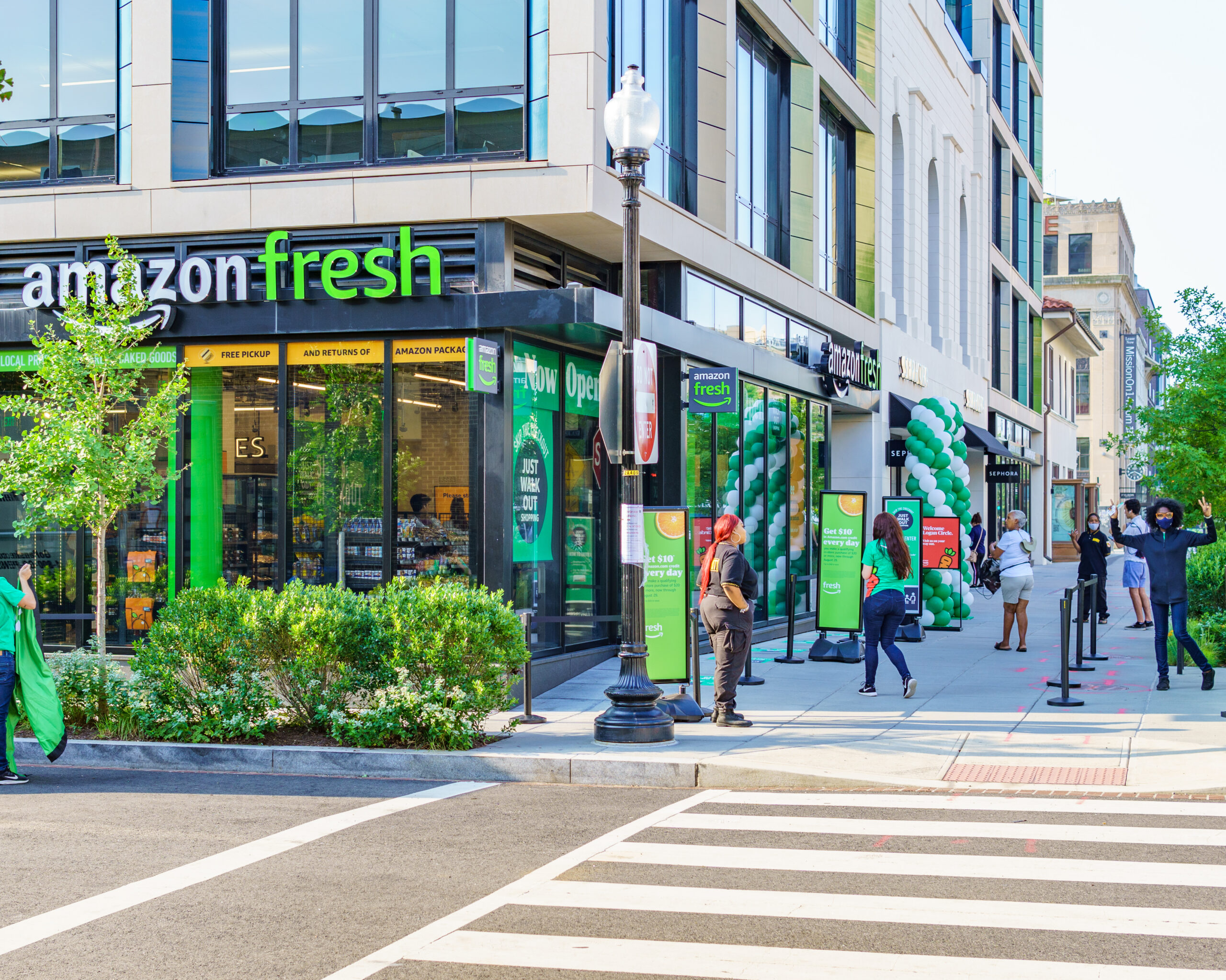 Amazon Fresh stores are closing — shoppers urged to look out for 75% ...