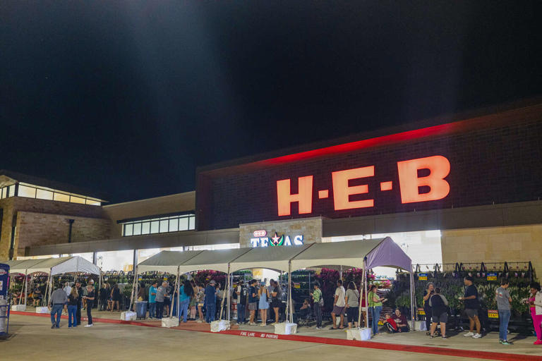 H-E-B store hours on Sunday as winter storm impacts Texas