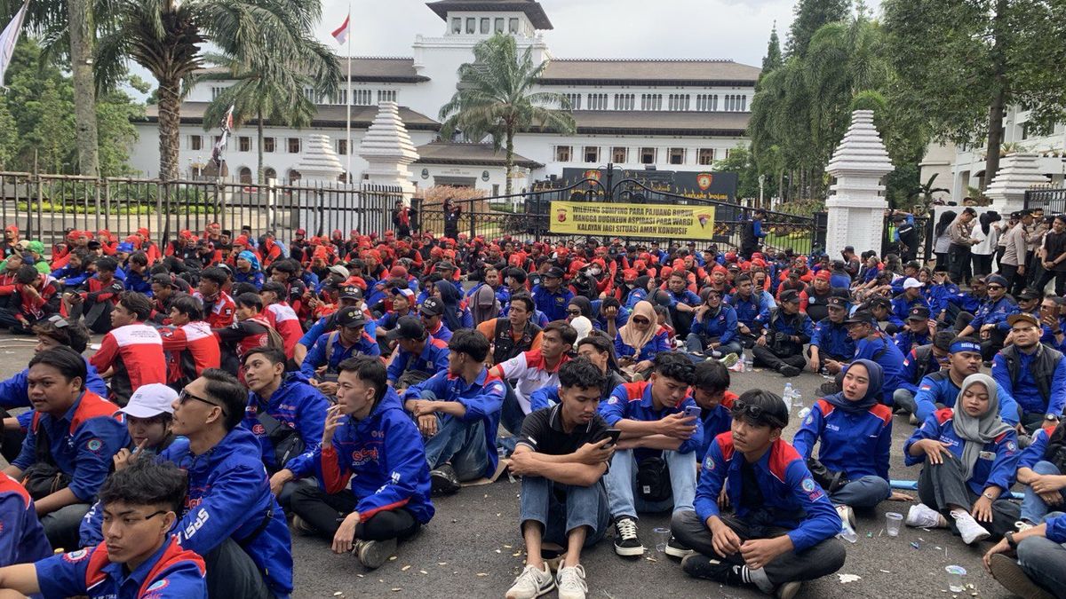 Tangkis tudingan antikritik, Dedi Mulyadi ungkap fakta usulan UMSK ...