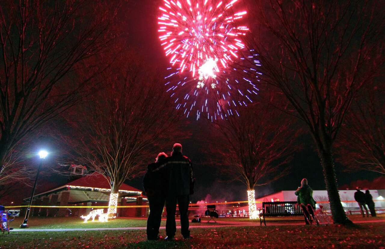 Waterbury cancels New Years Eve fireworks, but two other CT towns ...