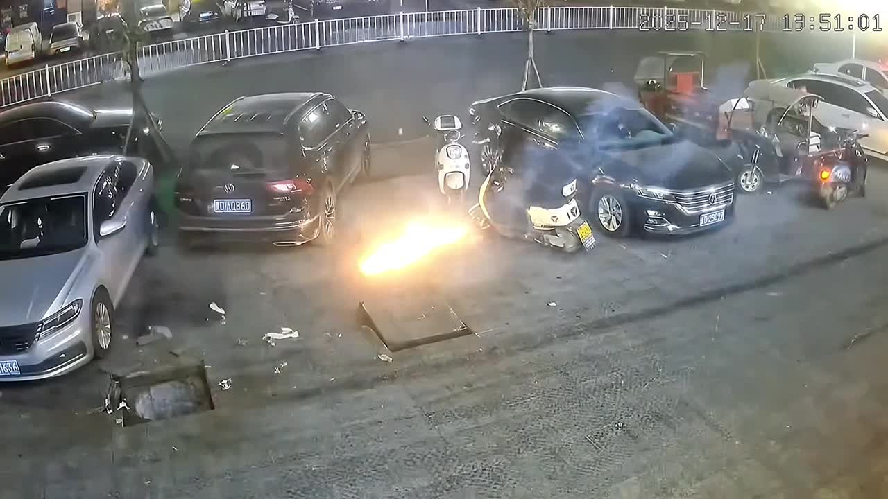 Terrifying explosion: Boy's fireworks detonate methane in manhole ...