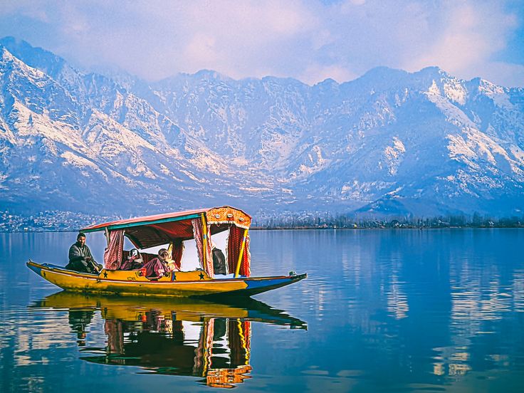 Kashmir welcomes new year with tourists, snowfall & renewed hope