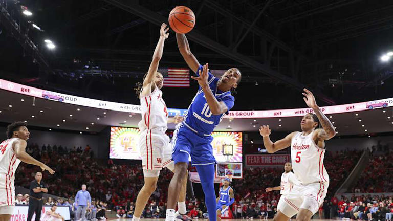 2 key takeaways from No. 8 Houston Cougars' narrow win over Middle ...