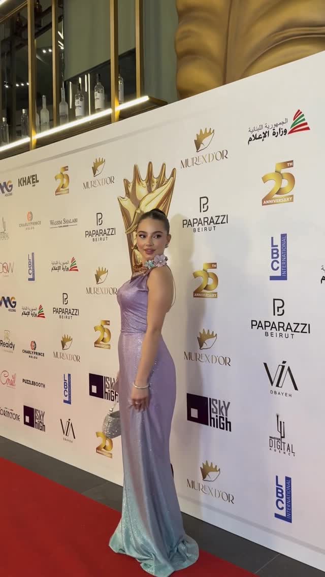 A glimpse into a golden night