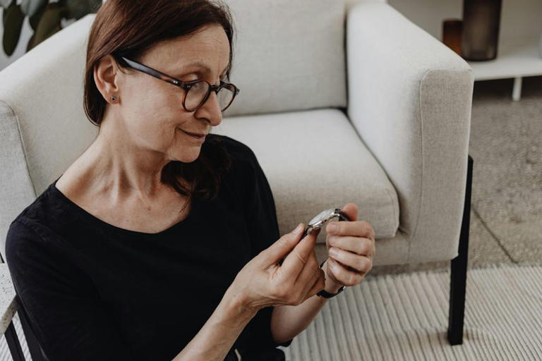 8 signs that a woman has no close friends